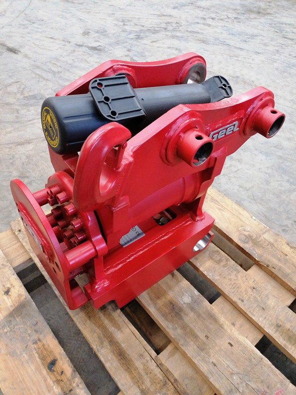 Powertilt mit Hydraulischen Schnellwechsler für Baggeranbau 3.5-4.5t